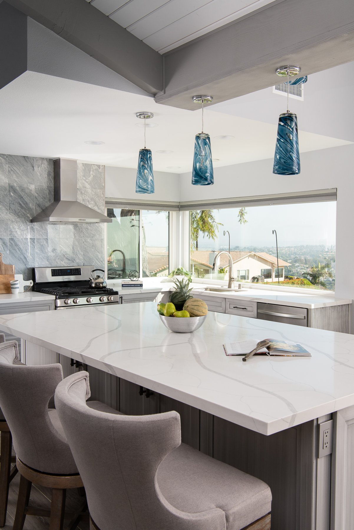 Coastal Kitchen: Sea Pointe's Innovative Kitchen Designs